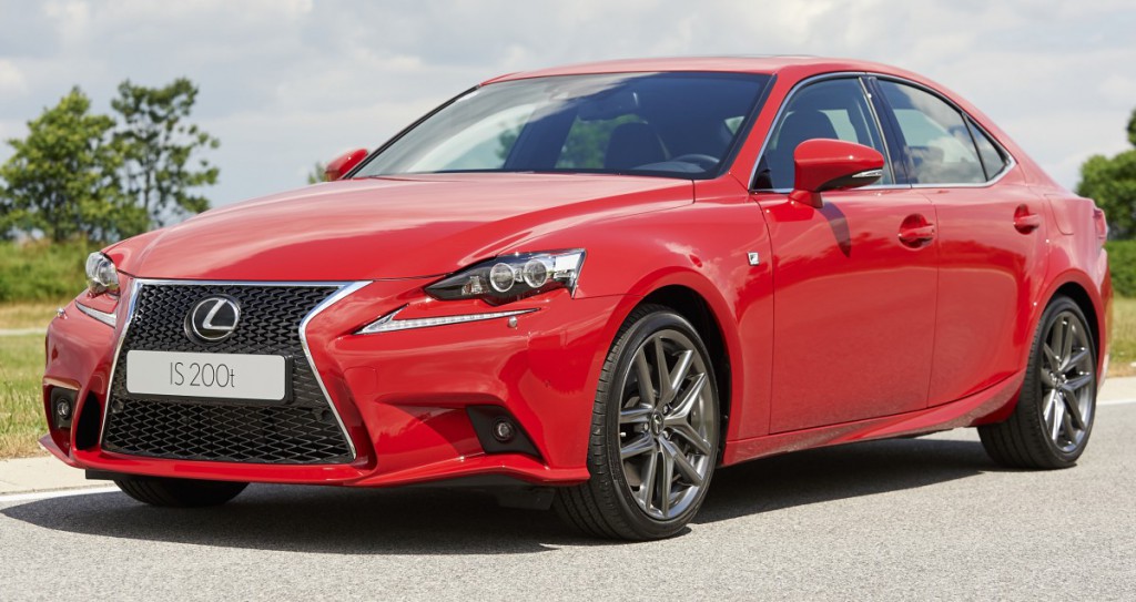 IS200tが欧州で公式発表、2.0Lターボエンジンと8速AT搭載で日本発売は7月23日に | 自動車リサーチ