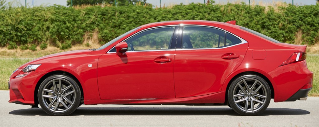 IS200tが欧州で公式発表、2.0Lターボエンジンと8速AT搭載で日本発売は7月23日に | 自動車リサーチ