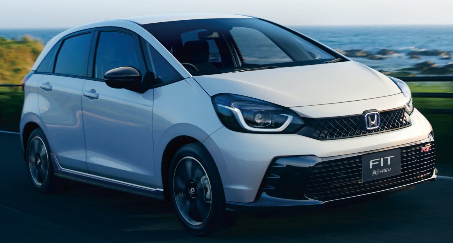 新型【フィット 4】マイナーチェンジいつ？2022年10月7日発売、予約受付中【ホンダ最新情報】変更点はハイブリッド/ガソリン両方とも出力 ...