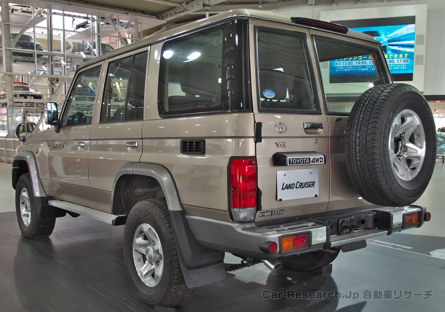 復活【ランドクルーザー70】発売いつ？2023年秋頃予想、再々販が正式発表、丸目ヘッドランプ、2.8Lディーゼル＋6AT【トヨタ最新情報】豪州仕様ベース、プラドのディーゼル搭載か | 自動車リサーチ