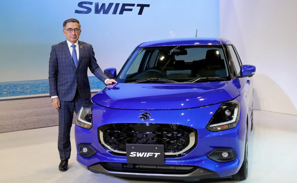 新型【スイフトスポーツ】フルモデルチェンジいつ？2026年度以降、ZC34S型は発売無しの可能性、東京オートサロンのクールイエローレヴ画像、ハイブリッド化/重量増/価格アップが争点【スズキ最新 ...