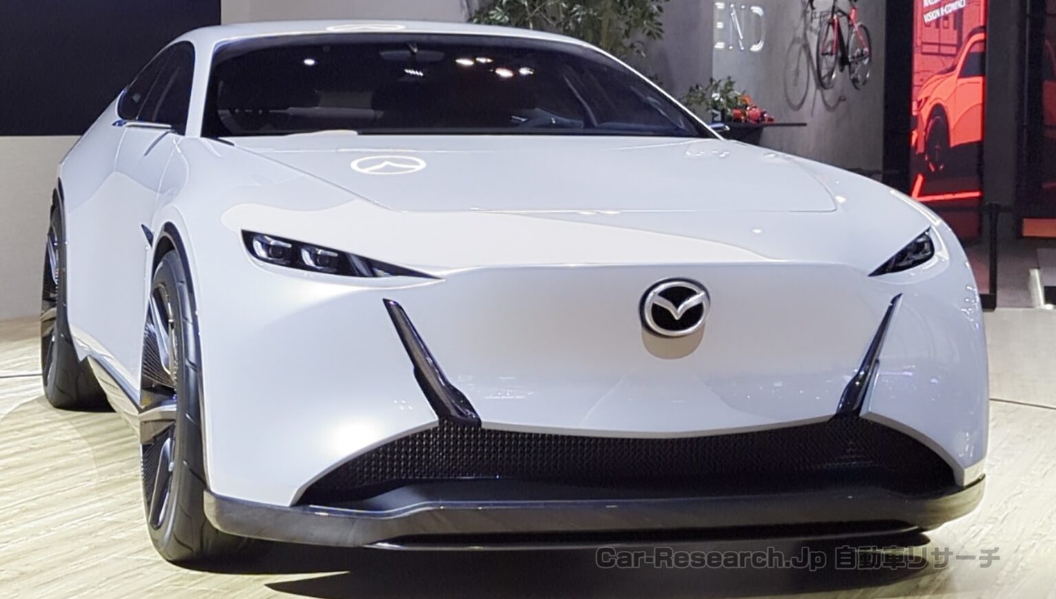 新型【MAZDA VISION X-COUPE】JMS 2025発表の“将来提案”PHEVビジョン、510PS・EV航続160km・総航続 ...